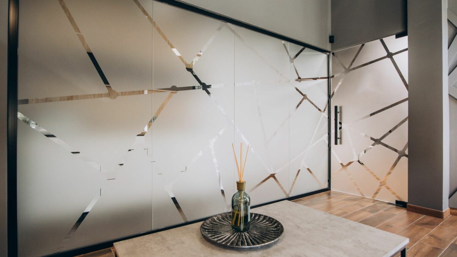 Travaux d'aménagement avec cloisons amovibles vitrées - ECOOR Bureau